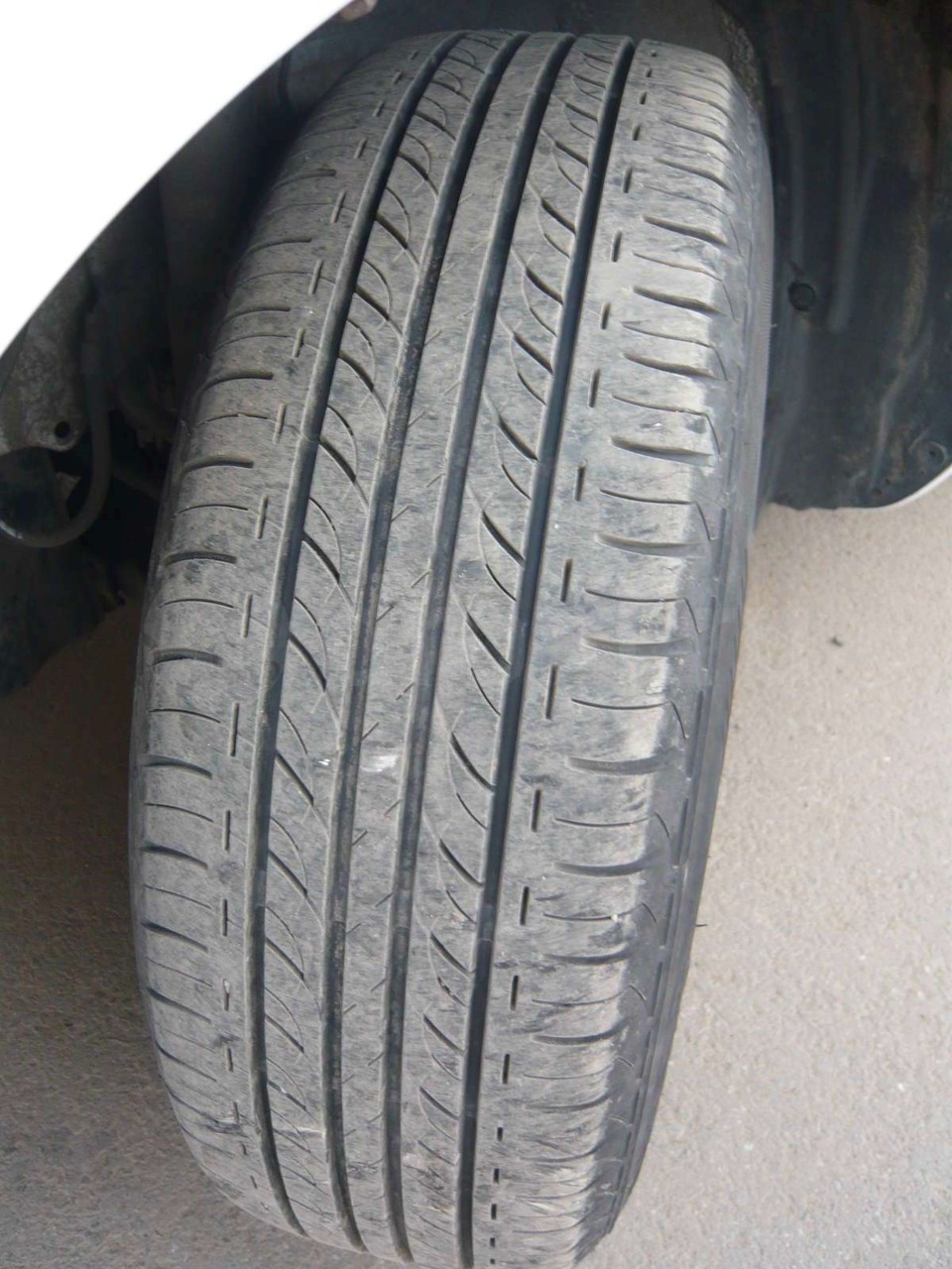 Продам летнию резину Bridgestune ShakerR14 и Литые диски Ravrion R 14 4 ...