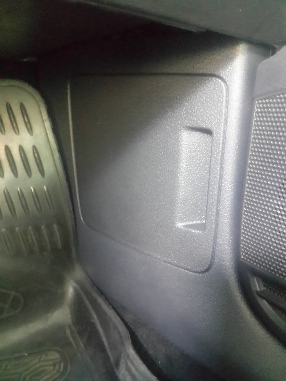 потайной карман — Volkswagen Polo Sedan, 1,6 л, 2012 года | аксессуары ...