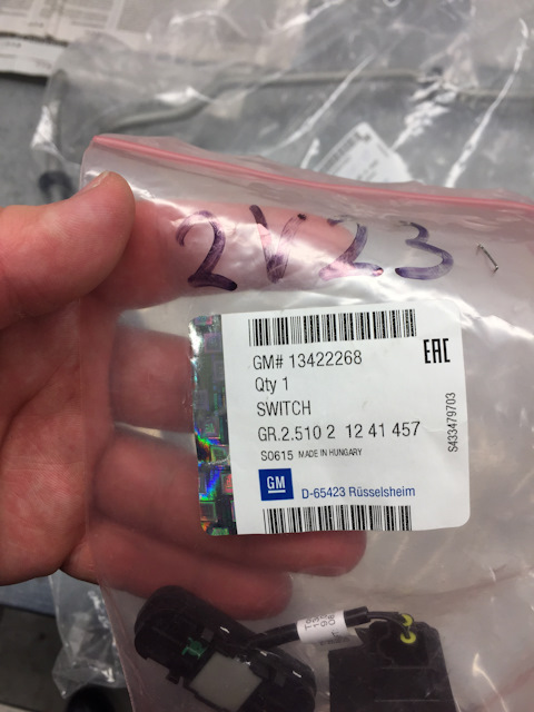 13422268 Выключатель открывания багажной двери GM | Запчасти на DRIVE2