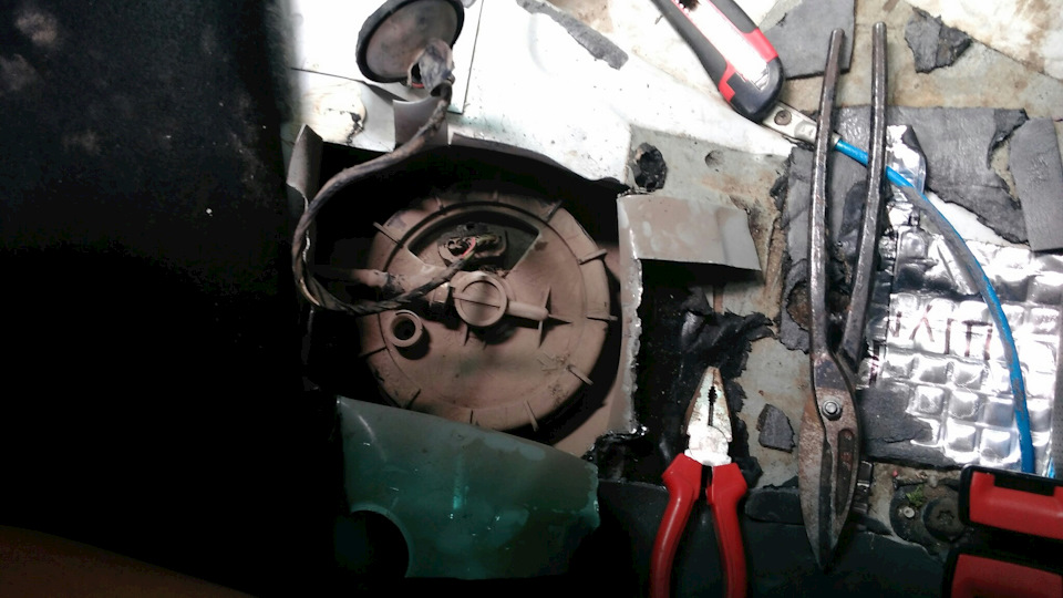 Поменял топливные фильтра — Ford Focus Hatchback II, 1,6 л, 2006 года ...