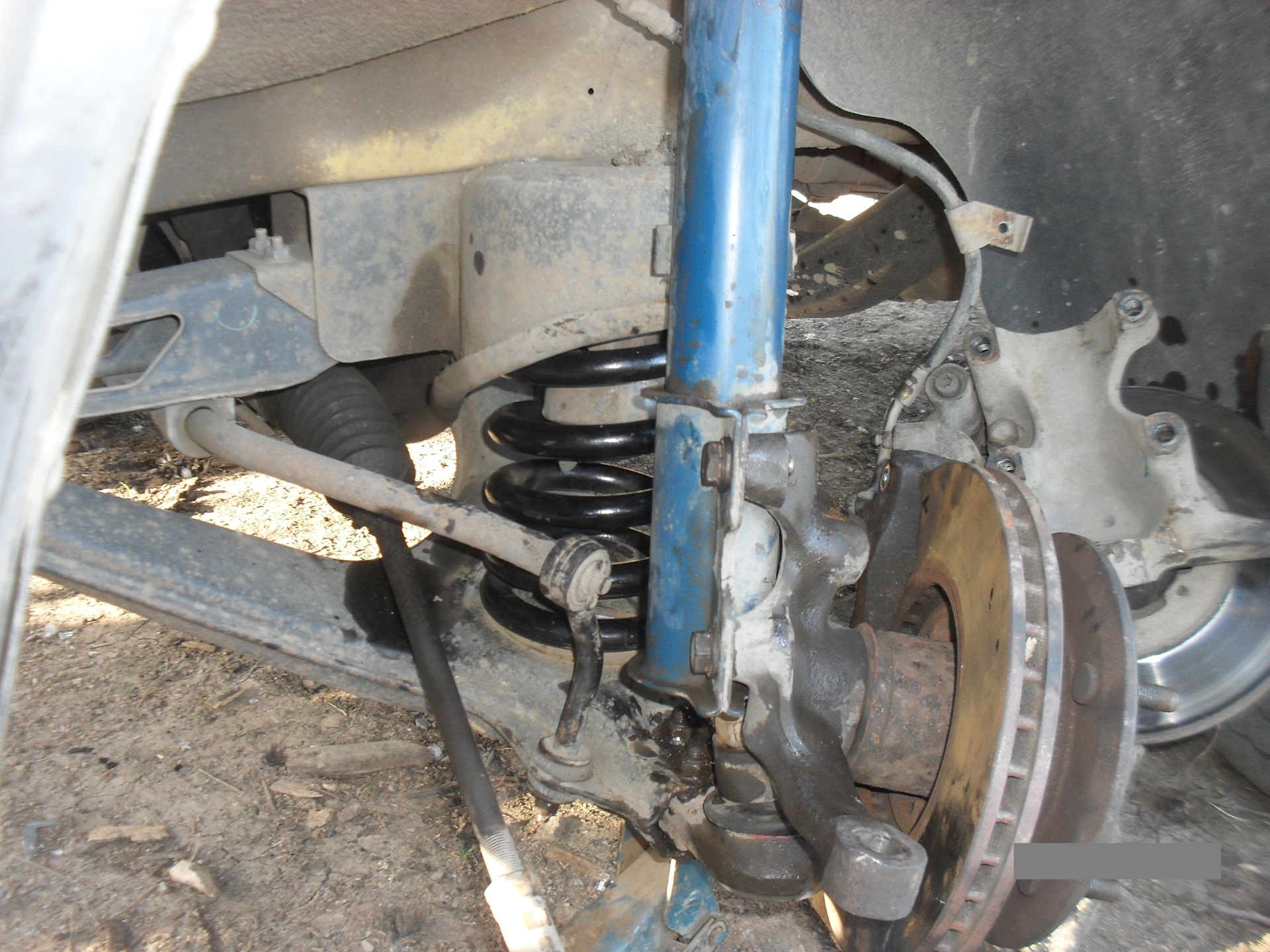 Поменял поворотный кулак в сборе со ступицей! — Ford Transit (5G), 2,5 ...