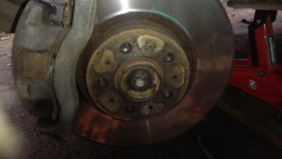 Замена сальника привода с левой стороны АКПП — Volvo XC90 (1G), 2,9 л ...