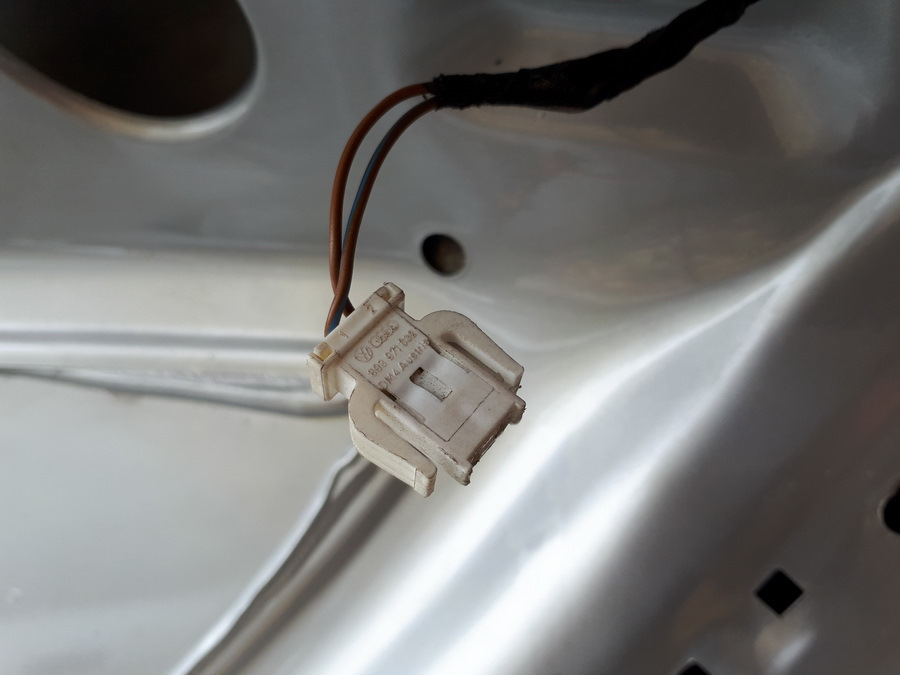 893971632 РАЗЬЕМ 2 PIN/GEHAEUSE VAG | Запчасти на DRIVE2