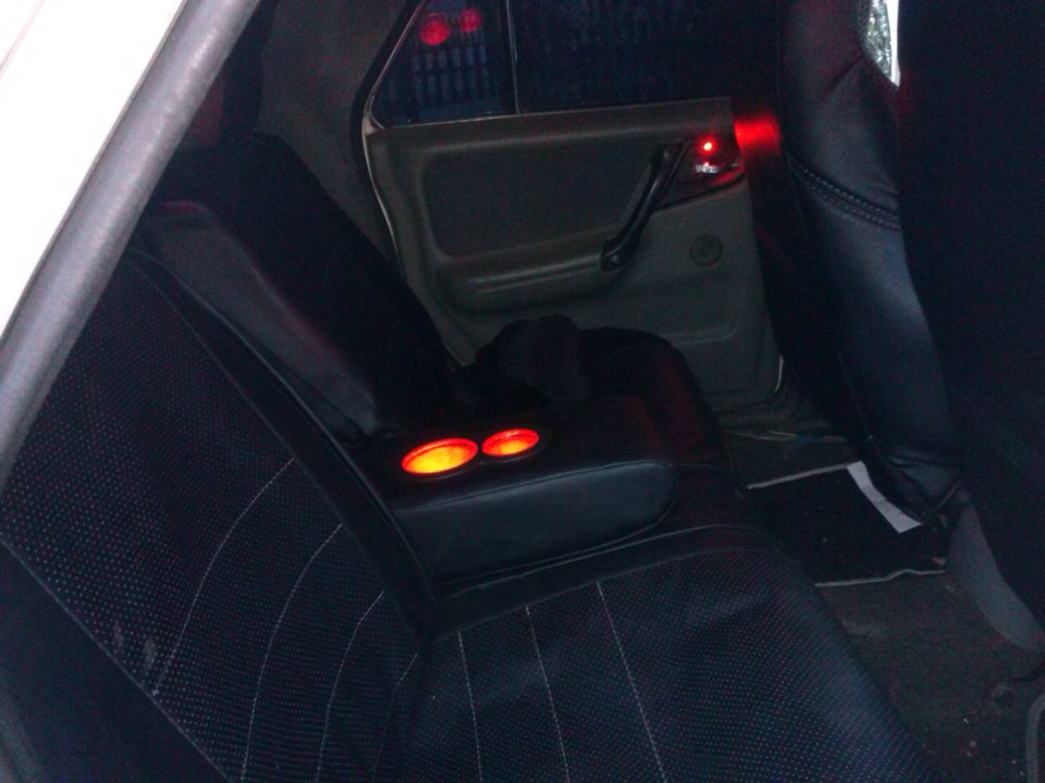 задний подлокотник — ГАЗ 3110, 2,4 л, 2000 года | стайлинг | DRIVE2