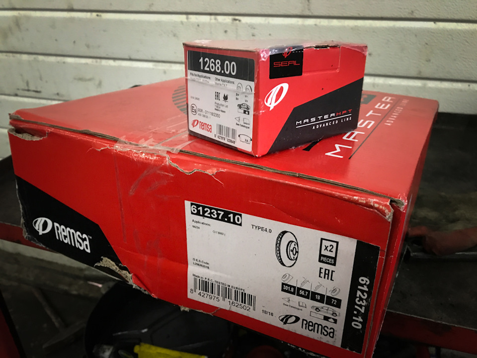 Замена задних тормозных дисков и колодок. — Mazda CX-7, 2,3 л, 2008 ...