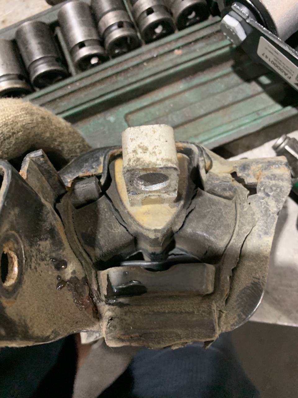 Замена радиатора кондея, подушек двигателя и т.д. — Skoda Fabia Mk2, 1 ...