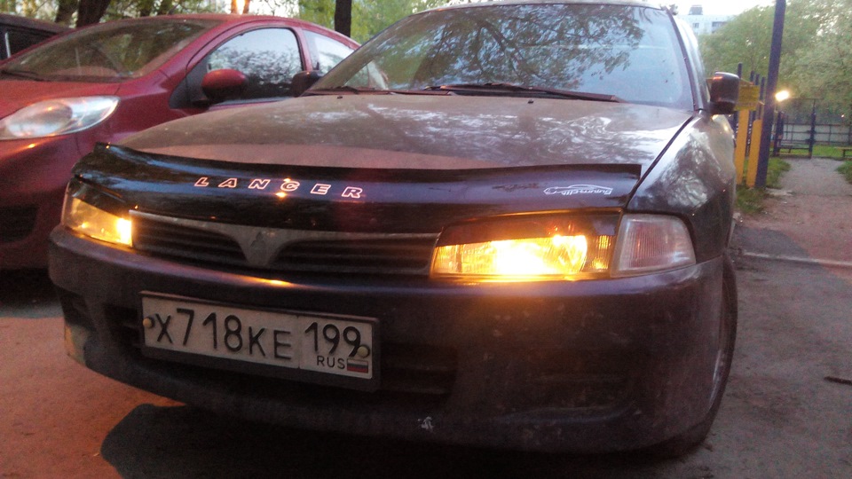 реснички на фары — Mitsubishi Lancer VI, 1,3 л, 1997 года | тюнинг | DRIVE2