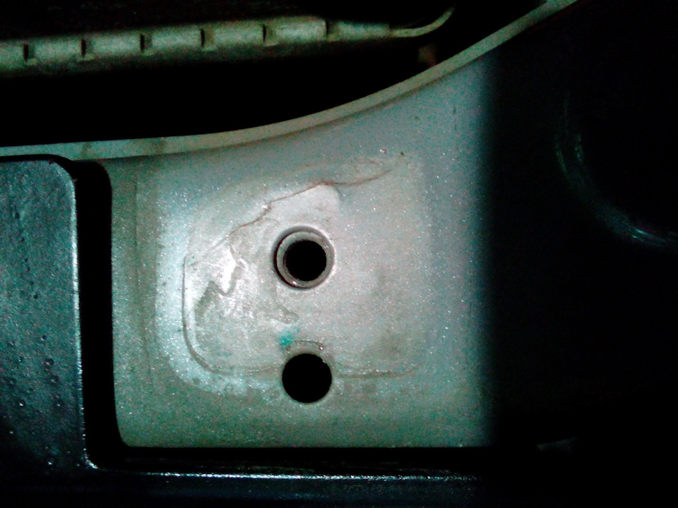 Крепление радиатора. — Nissan Almera Classic (B10), 1,6 л, 2011 года ...