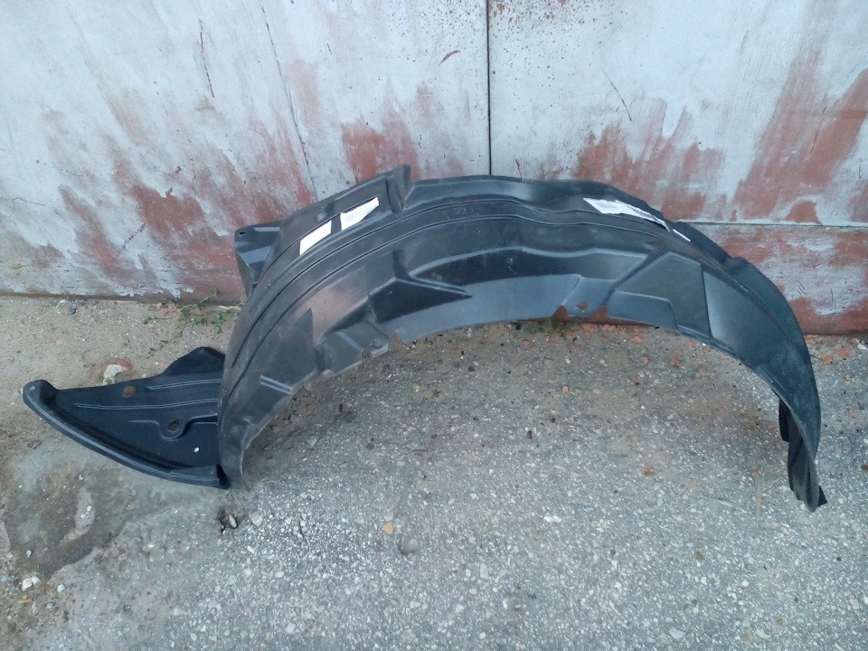 Замена переднего подкрылка — Toyota Auris (1G), 1,4 л, 2008 года ...