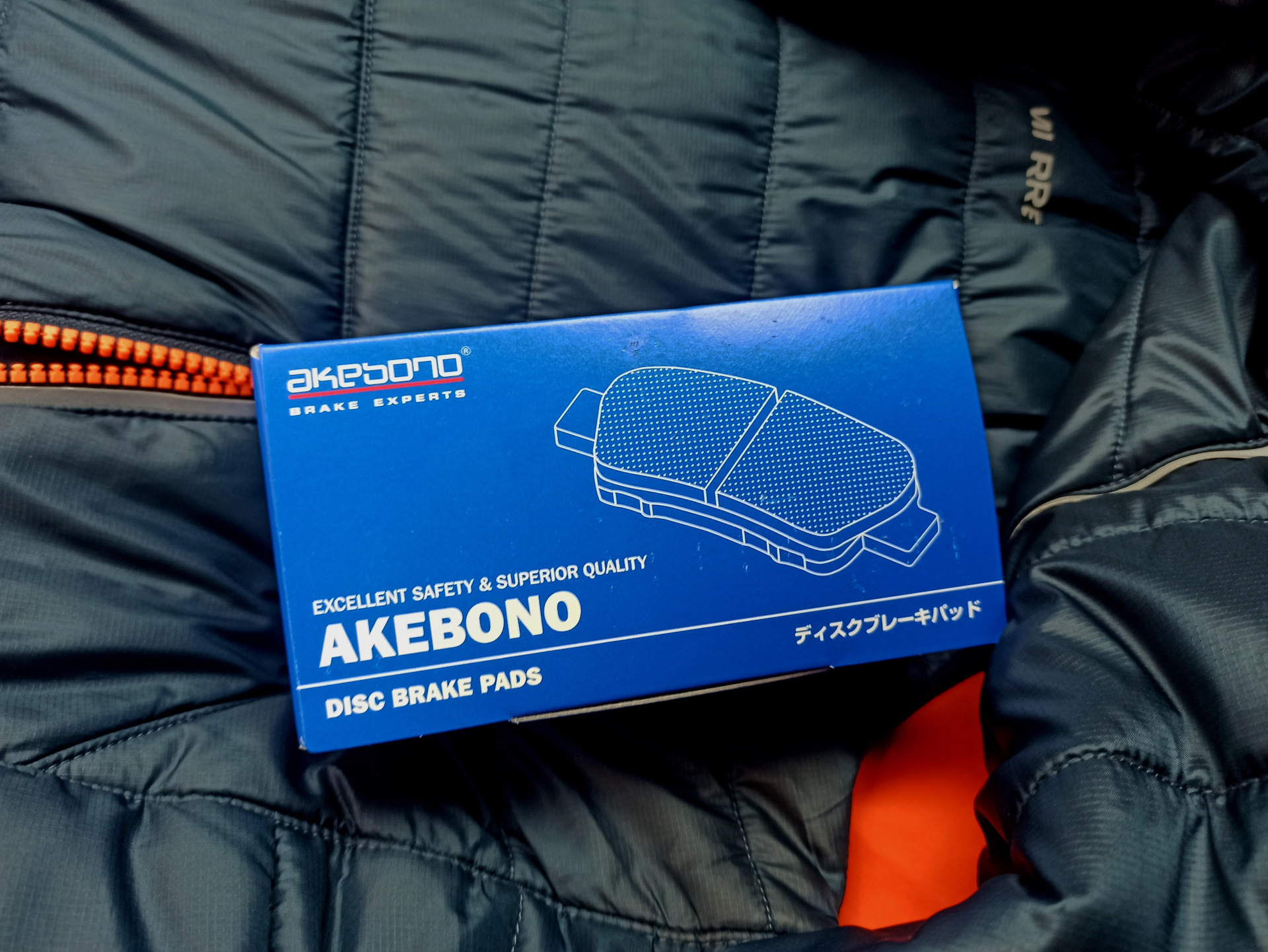 Замена задних тормозных колодок Akebono AN-716WK — Toyota Corolla (140/ ...