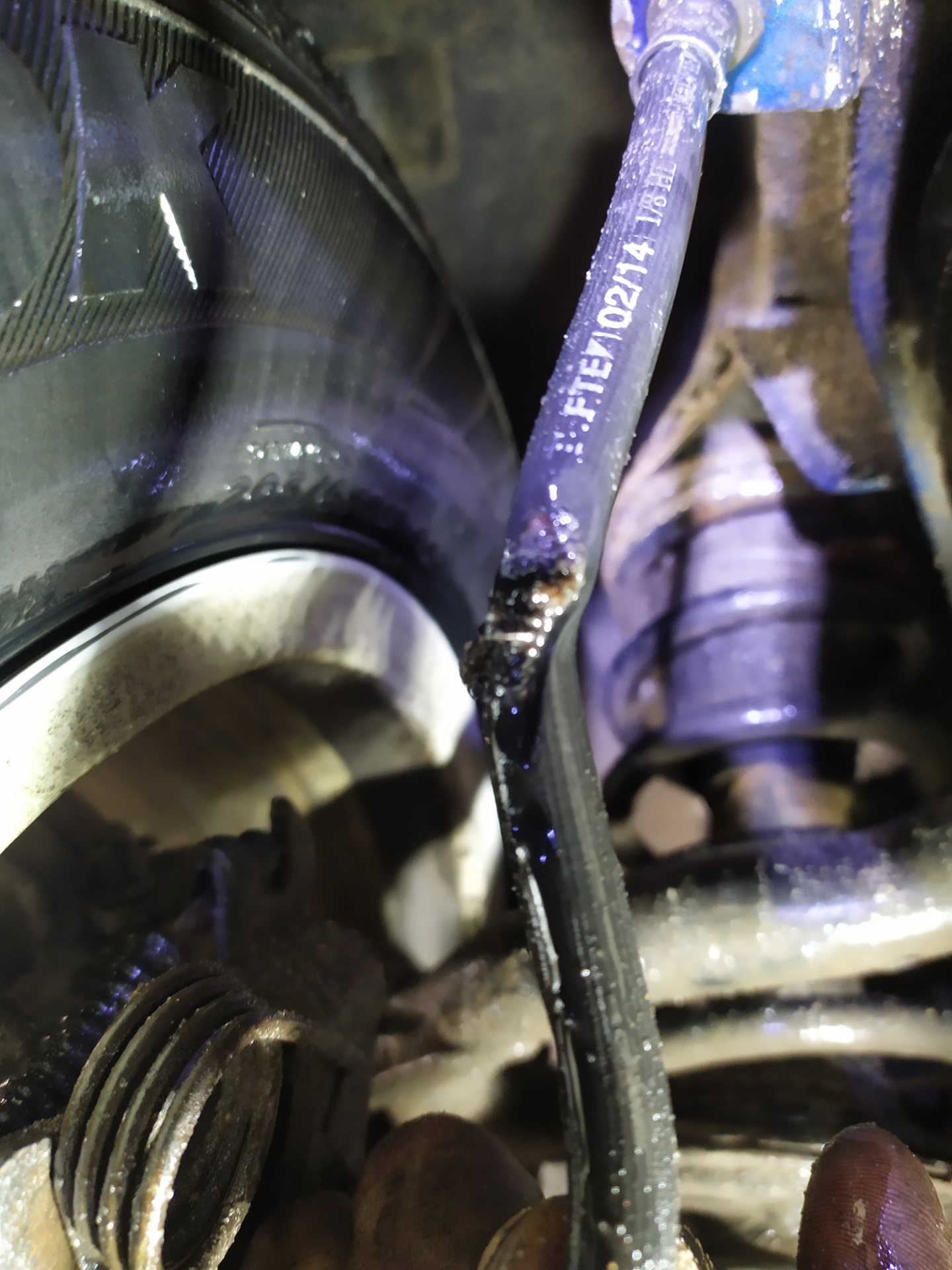 Перетерся тормозной шланг лопнула пружина — Volkswagen Passat B5, 1,9 л ...