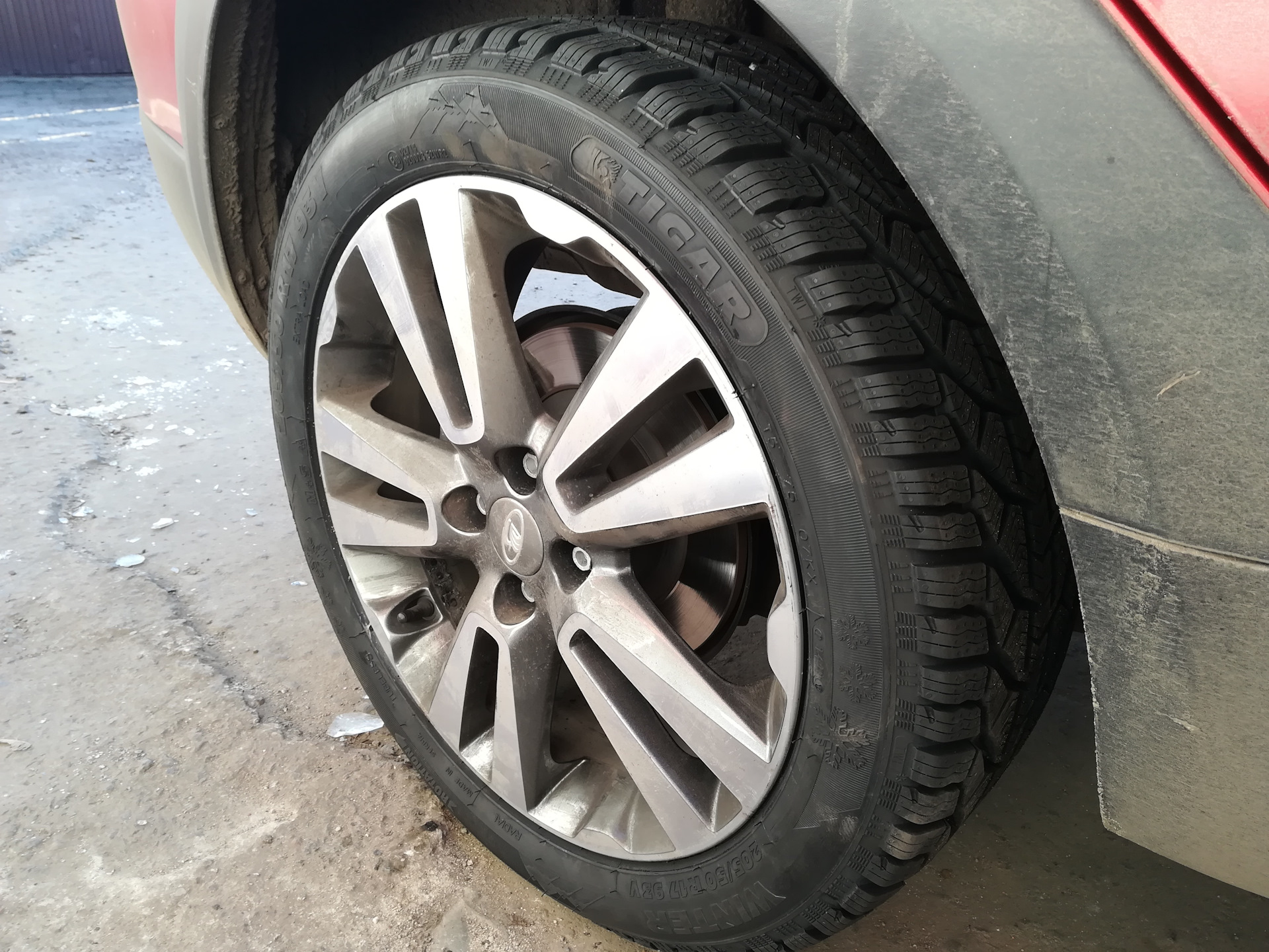 Шиномонтаж! Меняем лето на зиму! — LADA Vesta SW Cross, 1,8 л., 2019 года | шины | DRIVE2