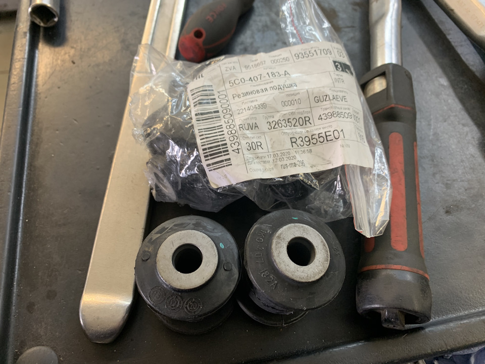 5C0407183A Сайлентблок переднего рычага / SKODA Superb, Yeti, VW Beetle ...