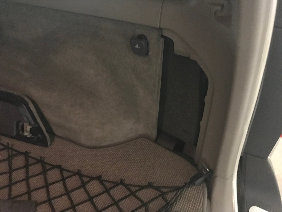 Замок бензобака + петля — Volvo XC70 II, 2,5 л, 2007 года | своими ...