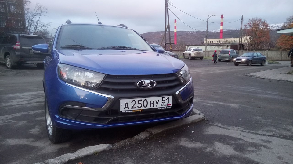 Плафон заднего ряда сидений от Весты — Lada Гранта Универсал, 1,6 л ...