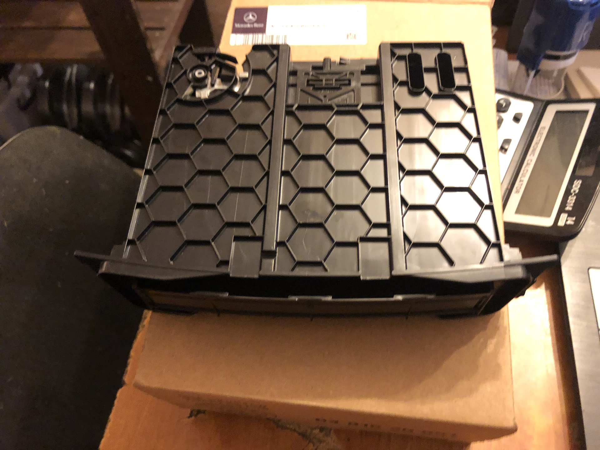 Ящик для мелочи централтной консоли — Mercedes-Benz M-Class (W164), 3,5 ...