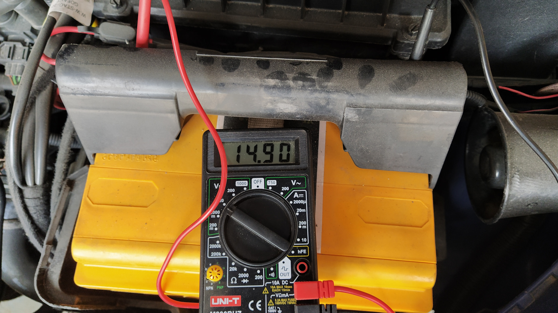 Треснул разшерительный бачок — Ford Focus Sedan I, 1,6 л, 2002 года ...