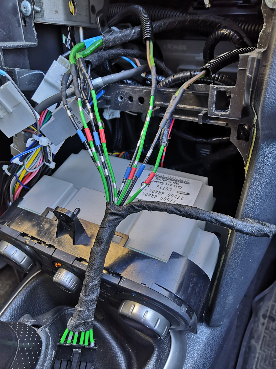 Установка процеусилителя Hellion Ham 6.80 DSP — Nissan Qashqai (1G), 1,6 л, 2010 года | автозвук ...