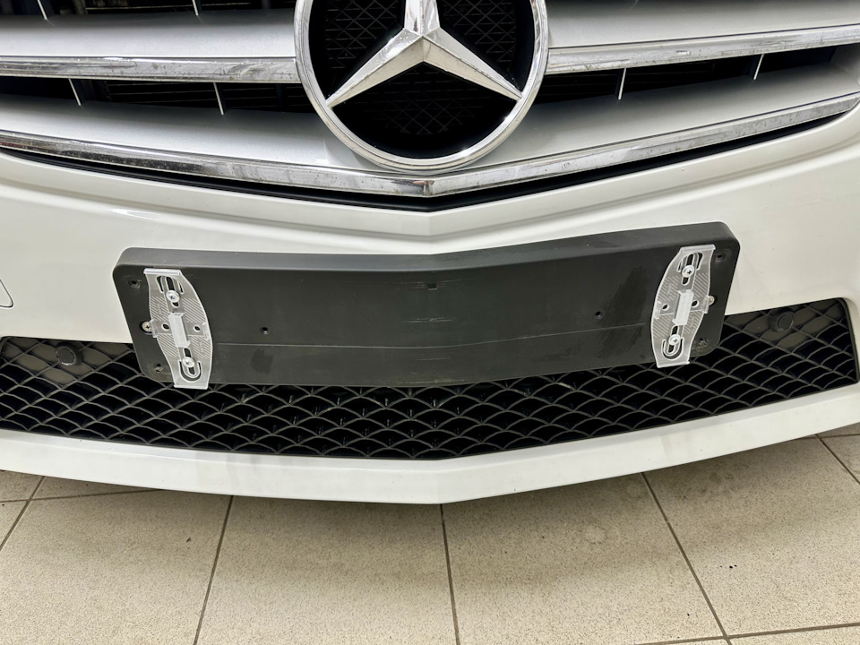 Невидимые крепления номерного знака — Mercedes-Benz C-Class (W204), 1,6 ...