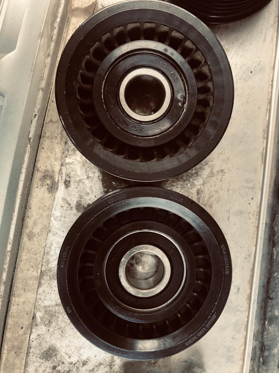 LR036304 Ролик натяжителя Jaguar Land Rover | Запчасти на DRIVE2