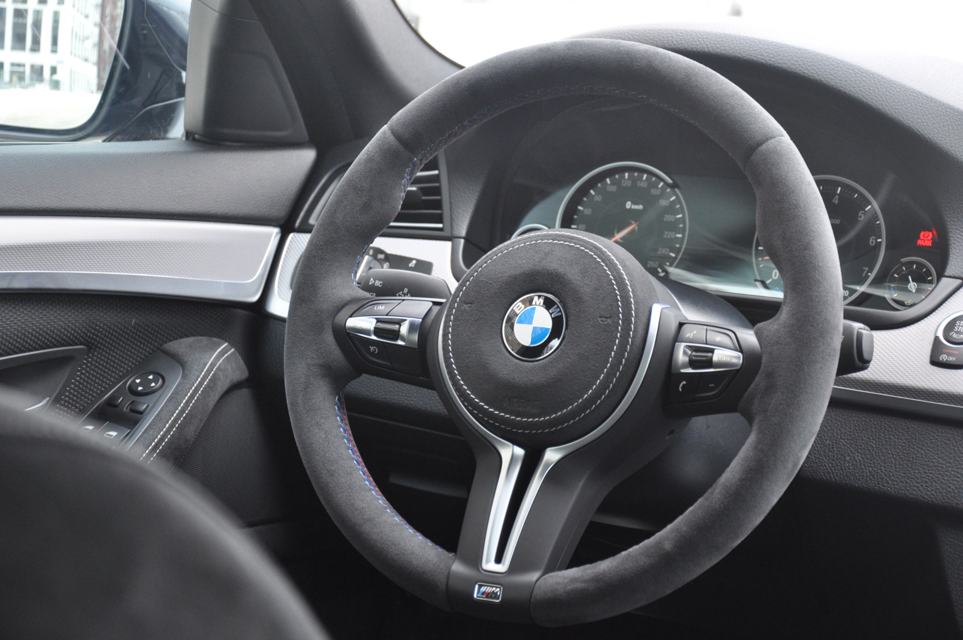 Перетяжка руля в алькантару — BMW 5 series (F10), 2 л, 2016 года ...