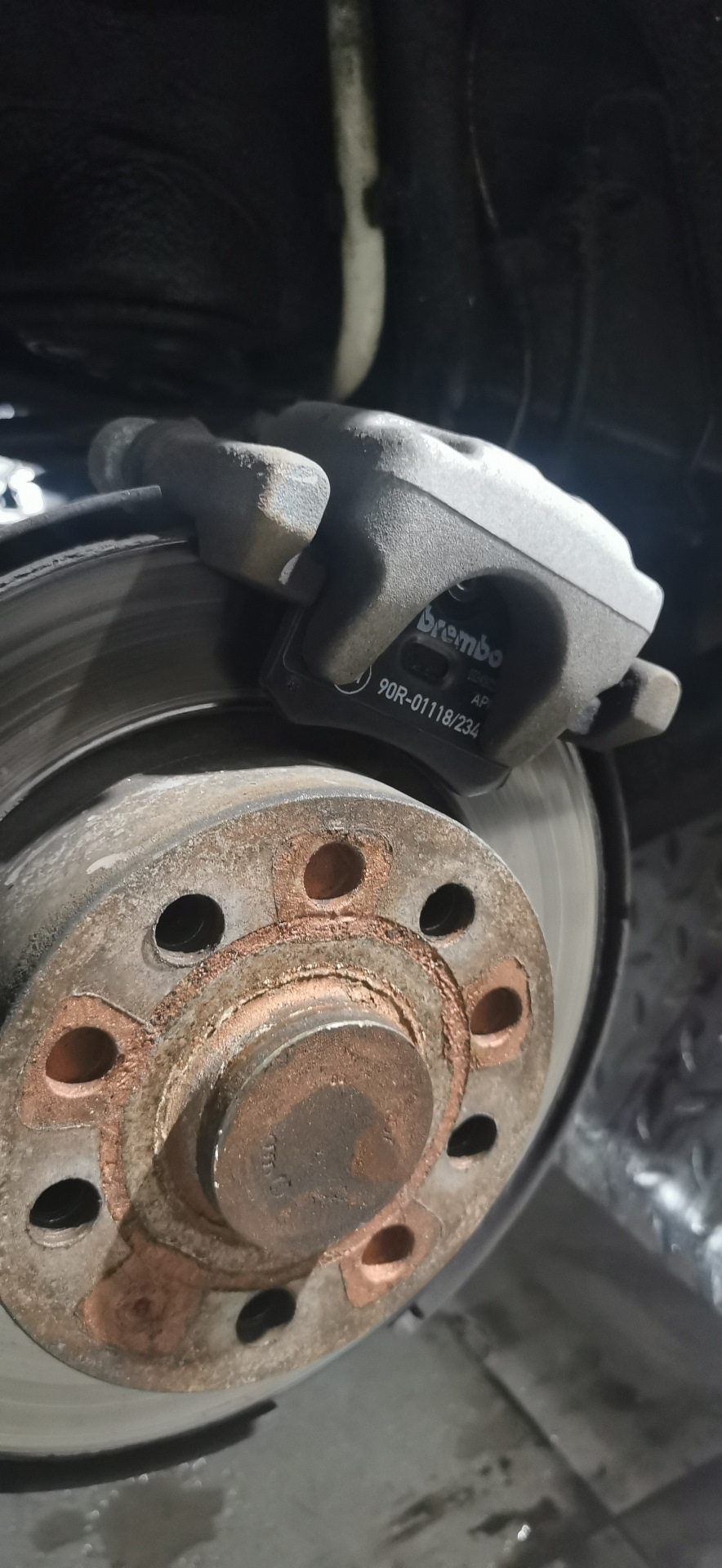 Замена задних тормозных колодок Brembo P85020 — Skoda Octavia A7 Mk3, 1 ...