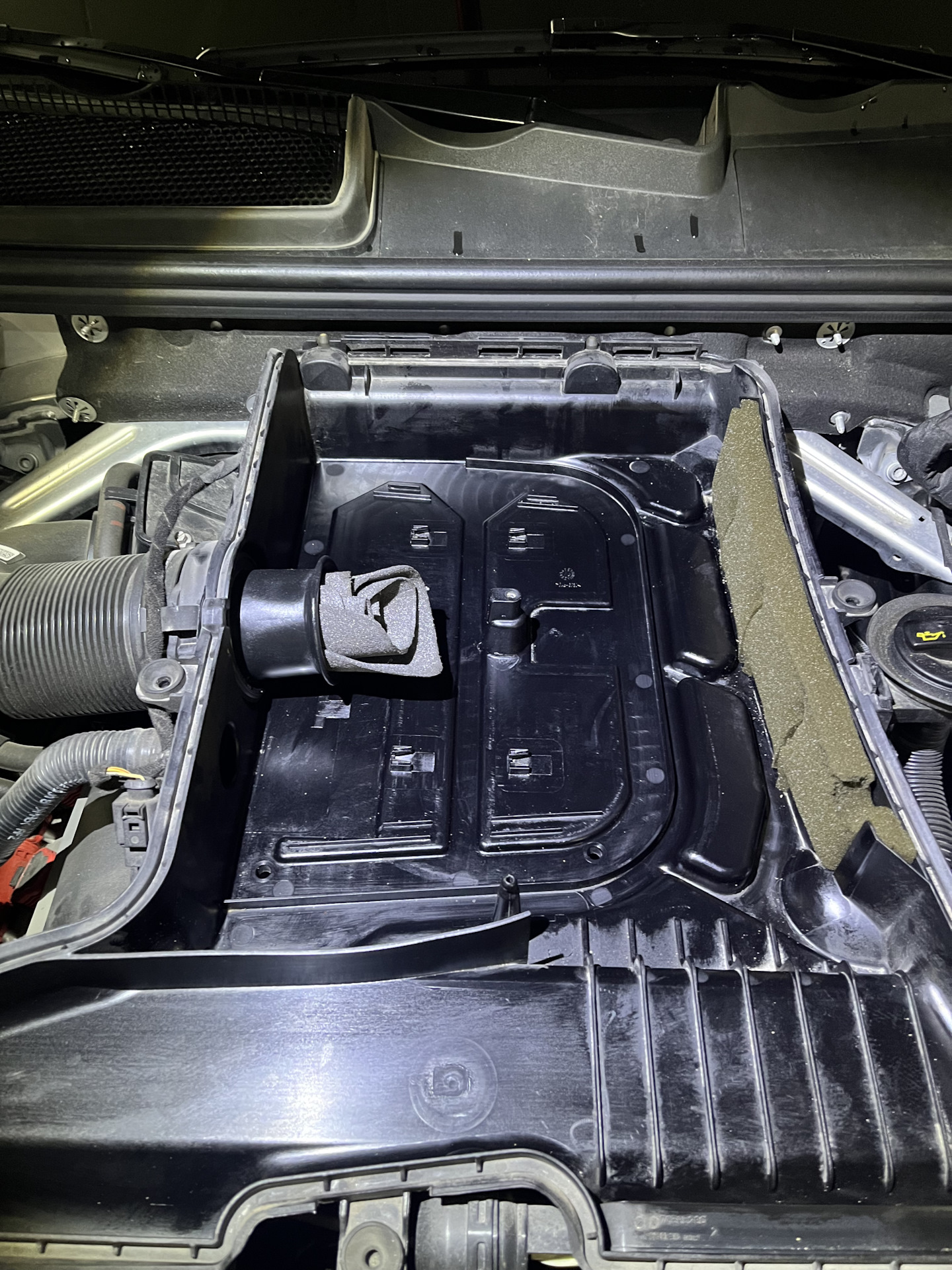 Замена воздушного фильтра — Audi Q7 (2G), 3 л, 2019 года | плановое ТО ...