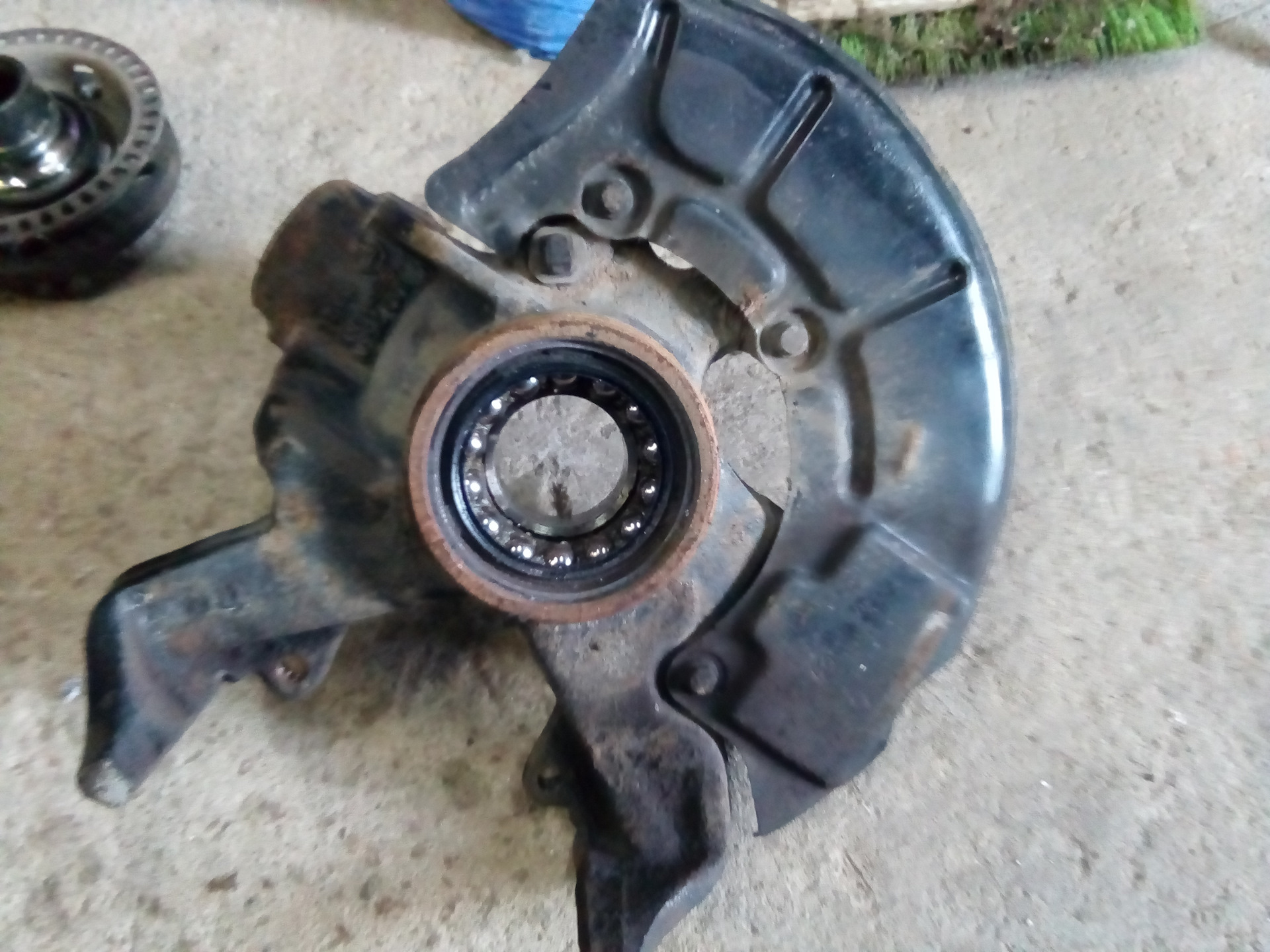 Замена переднего ступичного подшипника и рулевых тяг. — Skoda Octavia ...