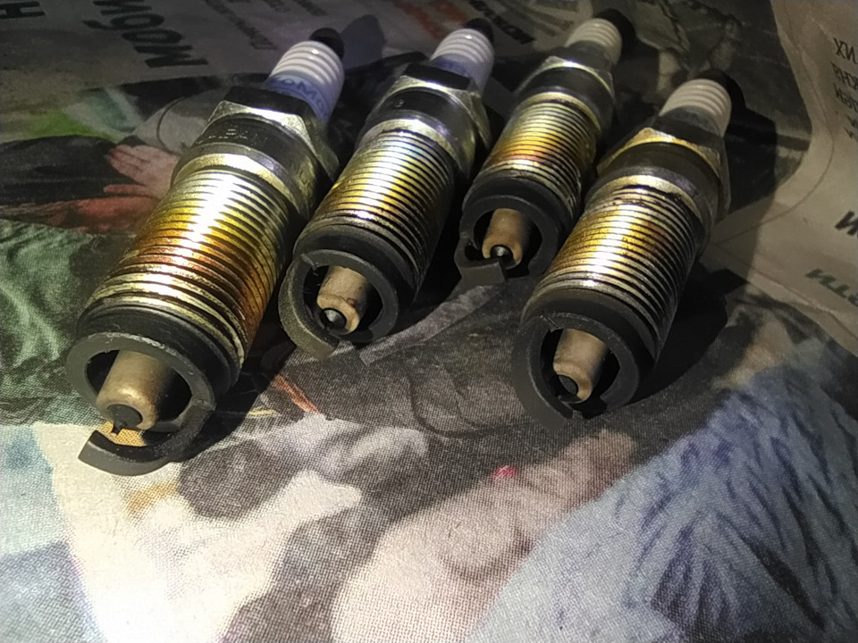 Замена прокладки клапанной крышки КУГА 1,6 (+димексид форсы + свечи ...