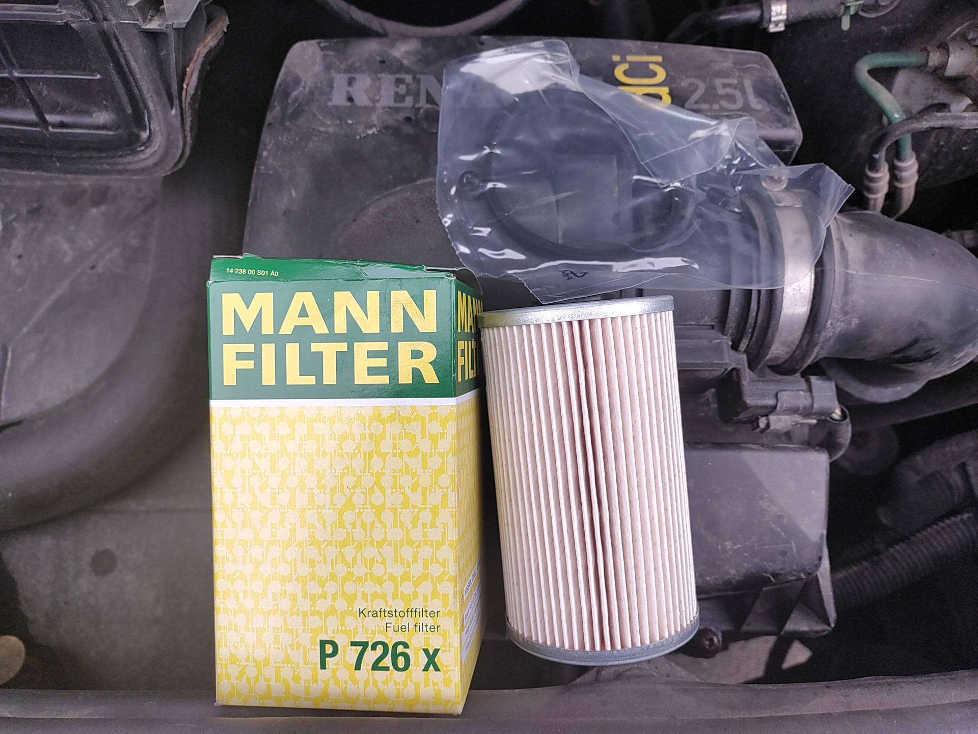 Замена топливного фильтра — Renault Trafic (2G), 2,5 л, 2005 года ...