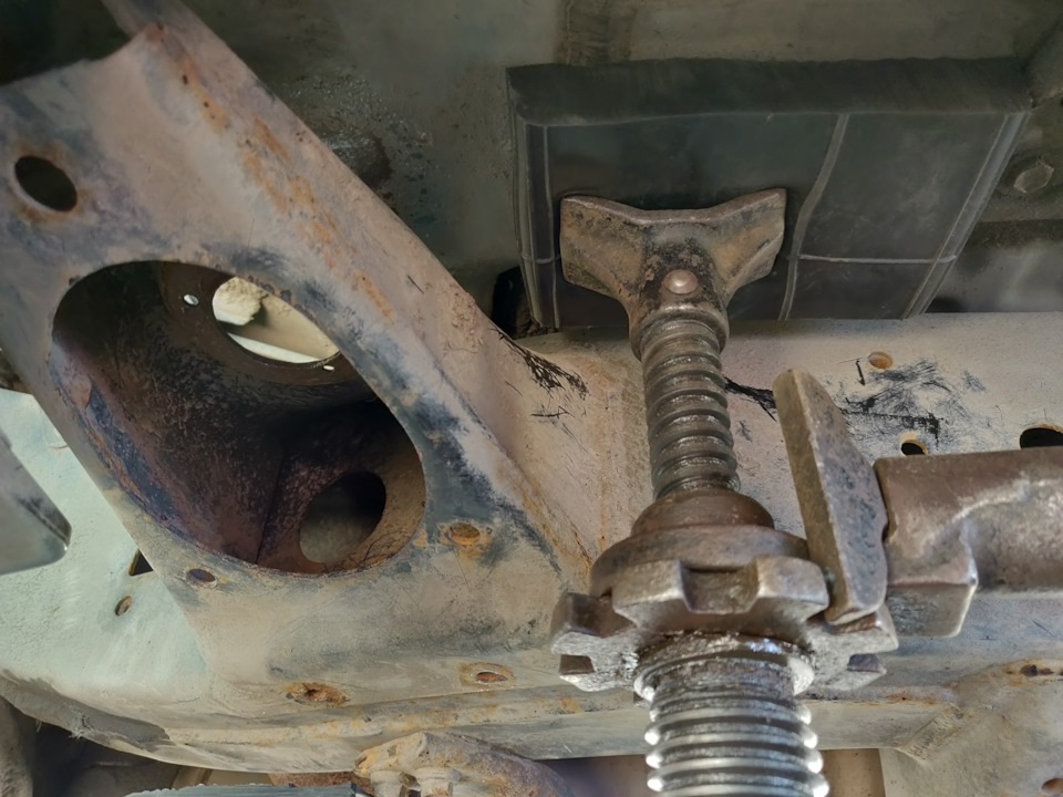 Замена опор, подушек кузова. — Toyota Land Cruiser Prado 120-series, 4 ...