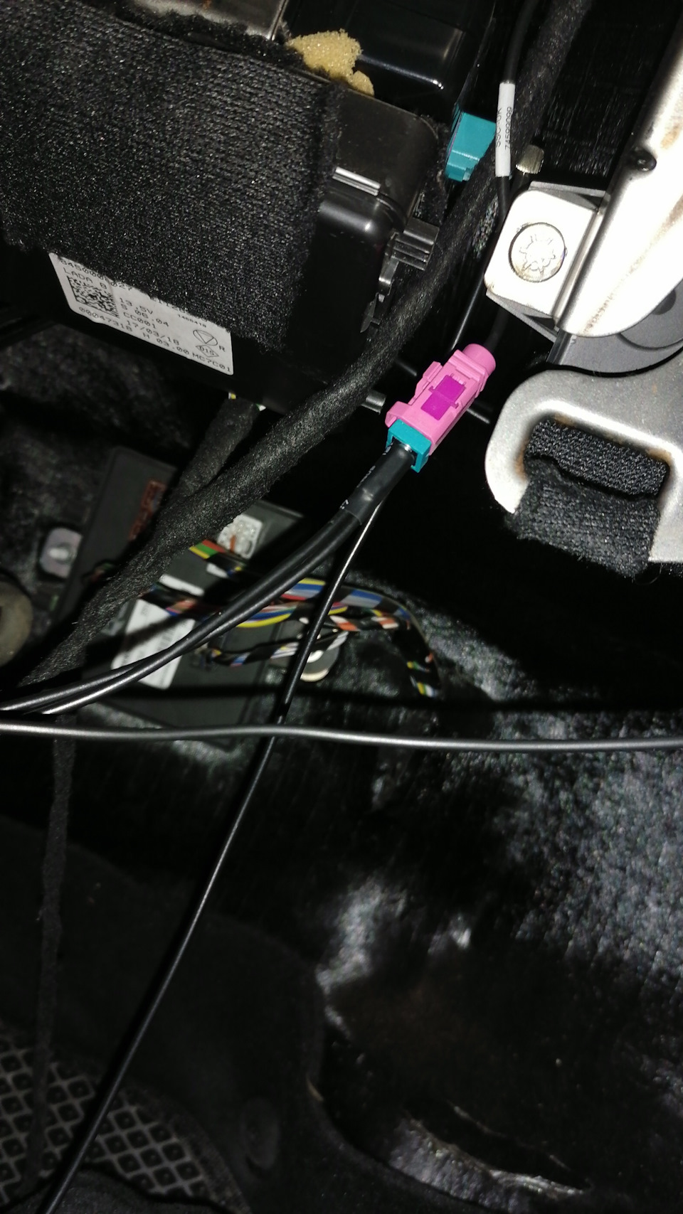 Переходник на штатную антенну GPS тиайс сс3 — Lada Vesta SW Cross (1G ...