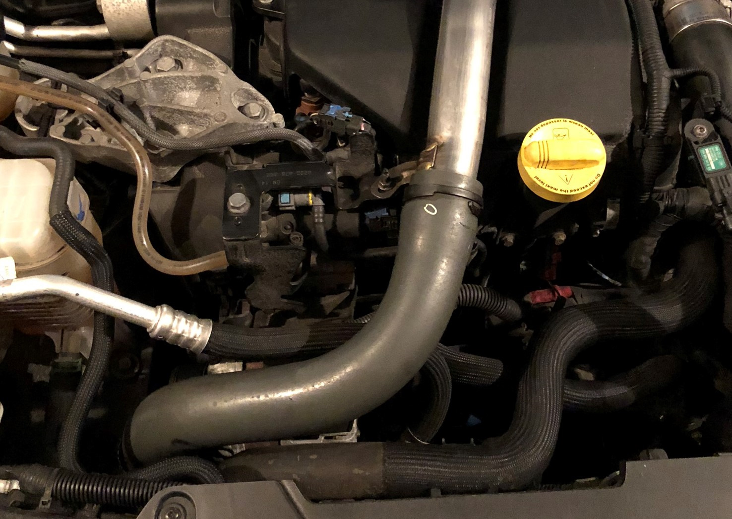 Замена патрубка на интеркулер — Renault Laguna III, 1,5 л, 2014 года ...