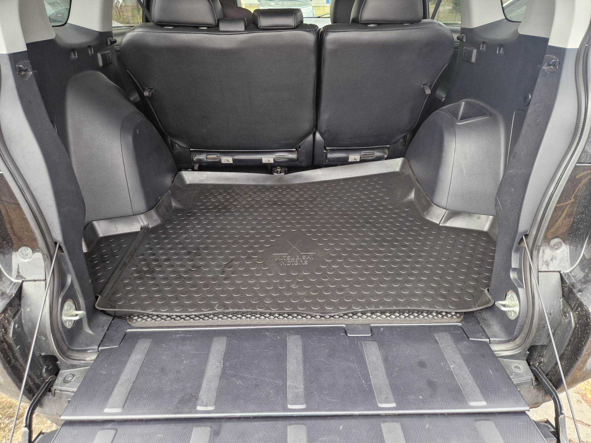 Поддон багажника — Mitsubishi Outlander XL, 3 л, 2011 года | аксессуары ...