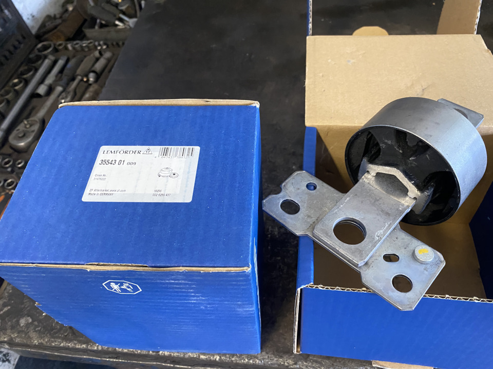 Замена сайленблоков задней подвески — Volvo XC70 III, 2,4 л, 2008 года ...