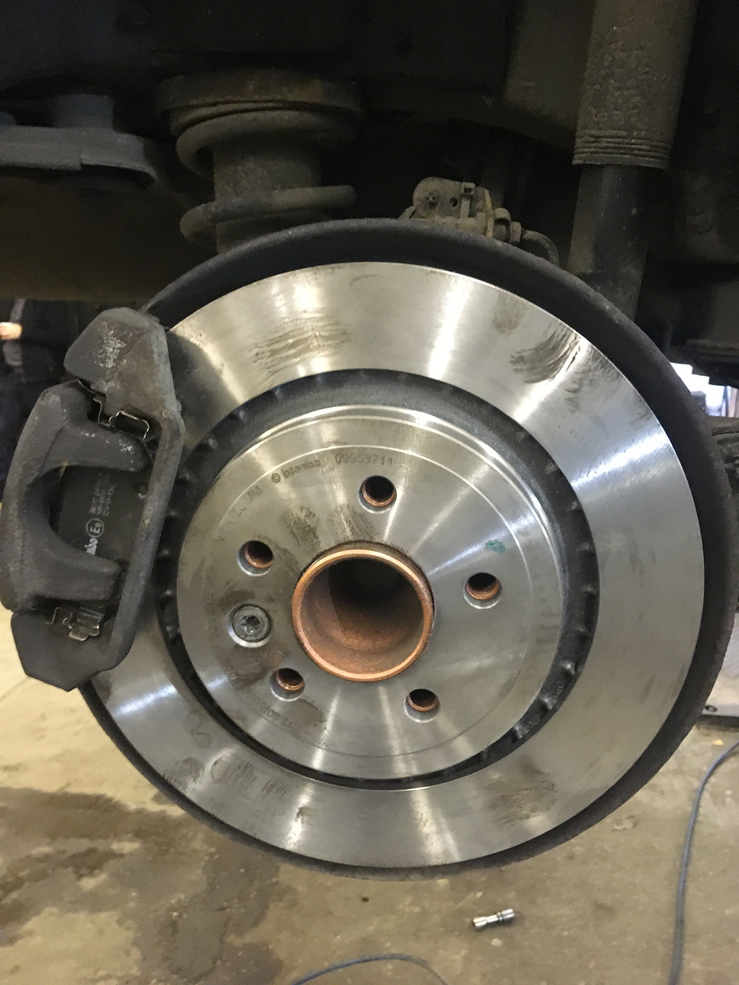 Замена прокладки клапанной крышки, задних тормозов с жижей + ТО — Volvo ...