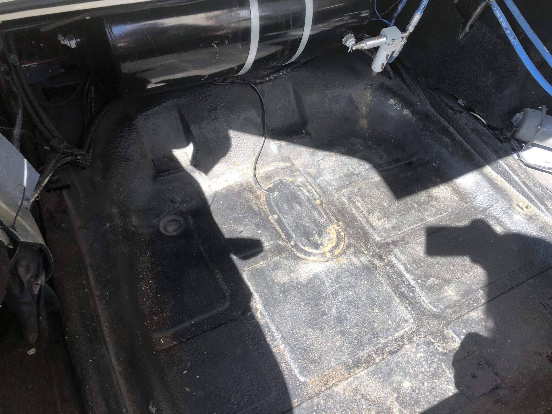 Вибра в багажник — ГАЗ 2410, 2,5 л, 1990 года | тюнинг | DRIVE2