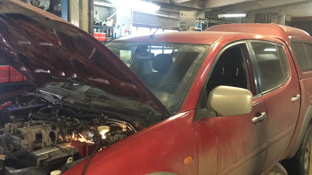 Регулировка клапанов — Mitsubishi L200 (4G), 2,4 л, 2008 года | визит ...