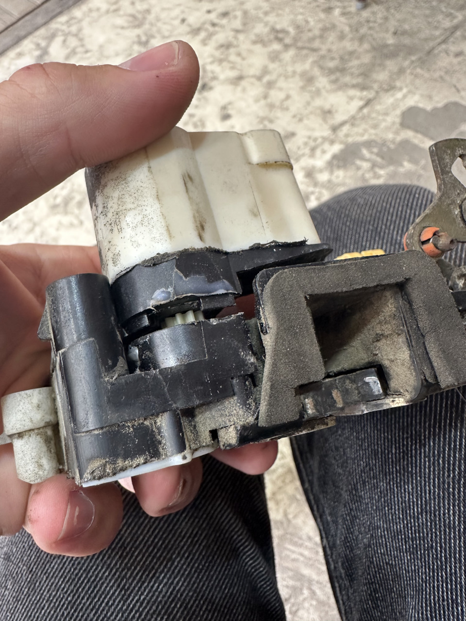 Замок водительской двери — Chevrolet TrailBlazer (1G), 4,2 л, 2005 года ...