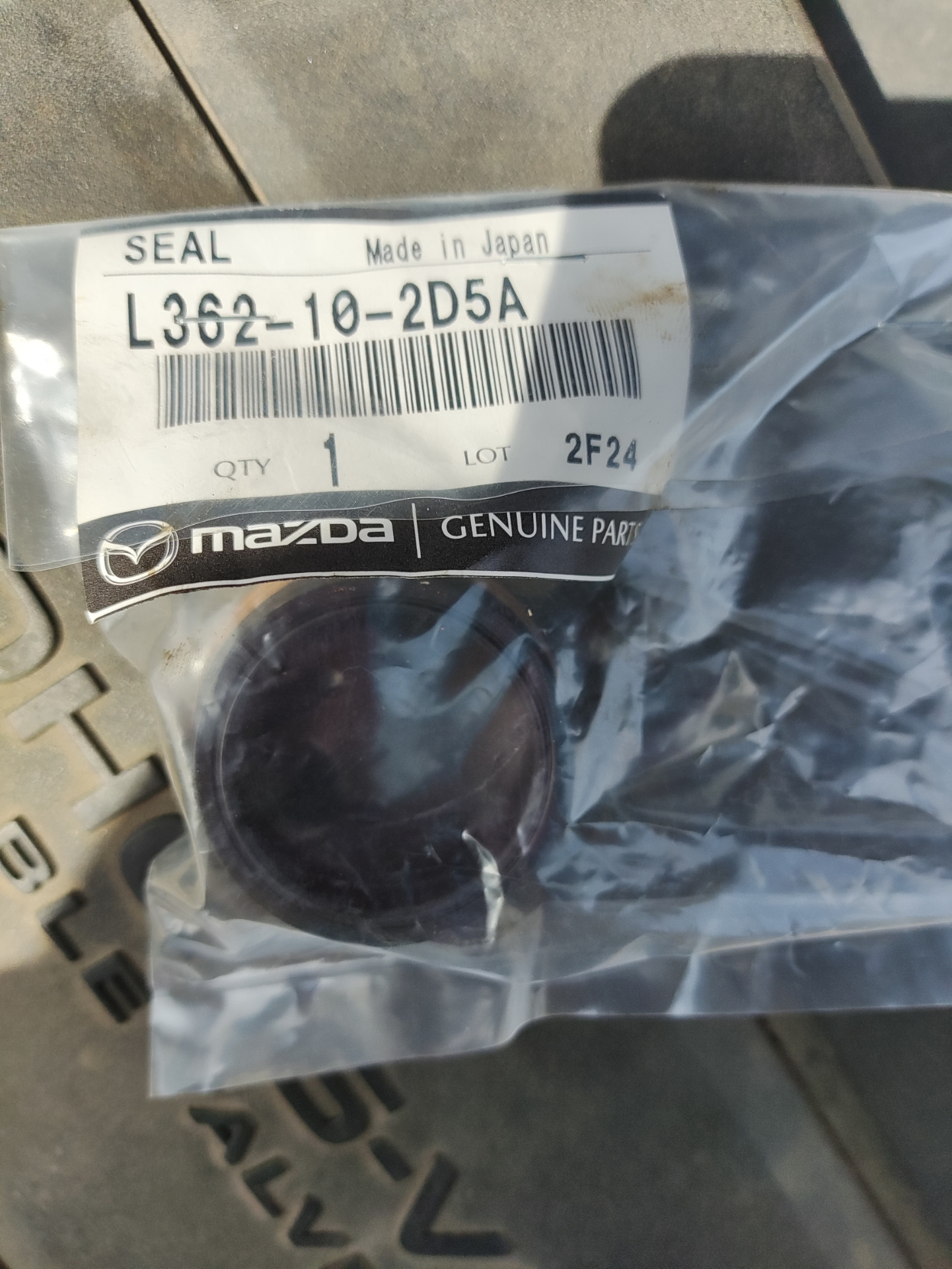 Замена прокладки клапанной крышки, масла и свечей — Mazda 6 (1G) GG, 2 ...