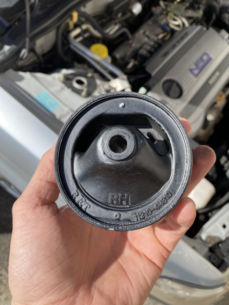 Замена салентблока задней подушки двигателя — Nissan Sunny (B15), 1,5 л ...