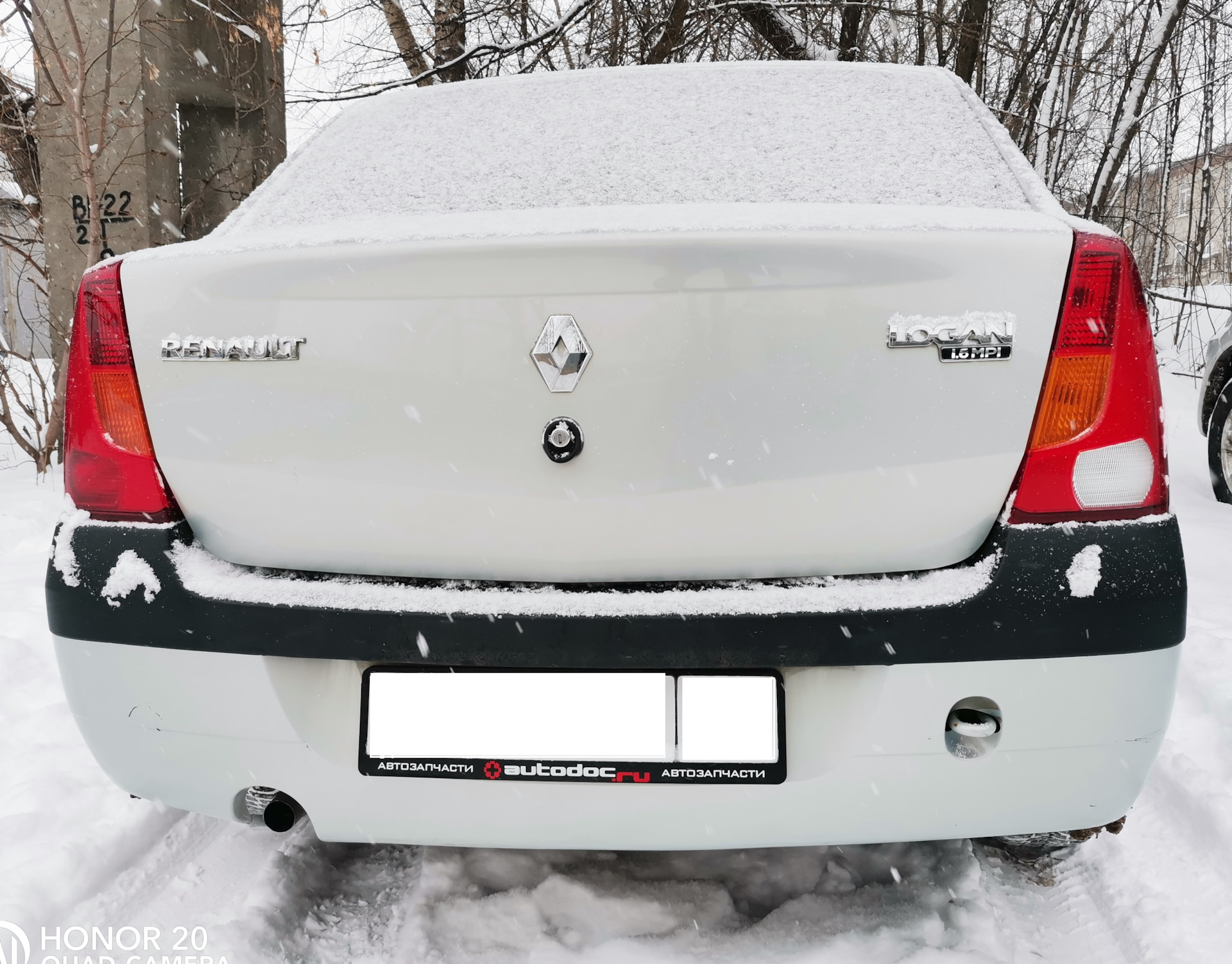 Задний фонарь, замена на 6001546794 — Renault Logan (1G), 1,6 л, 2008 ...