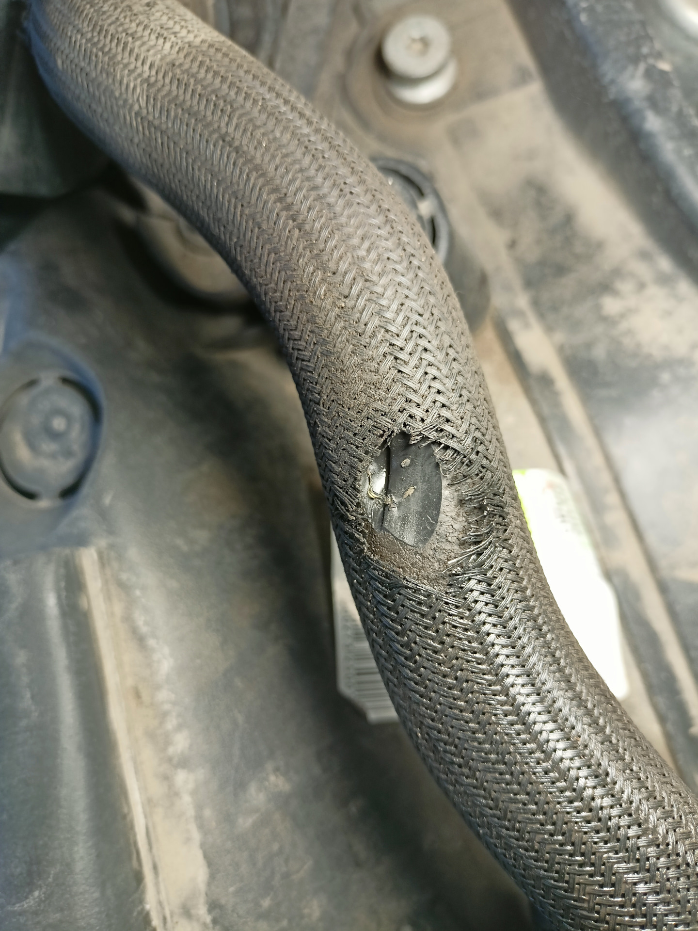 Замена патрубка охлаждения — Citroen C4 (2G), 1,6 л, 2011 года | своими ...