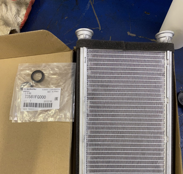 Заменил все резинки щупов и заливной горловины масла. — Subaru Outback ...