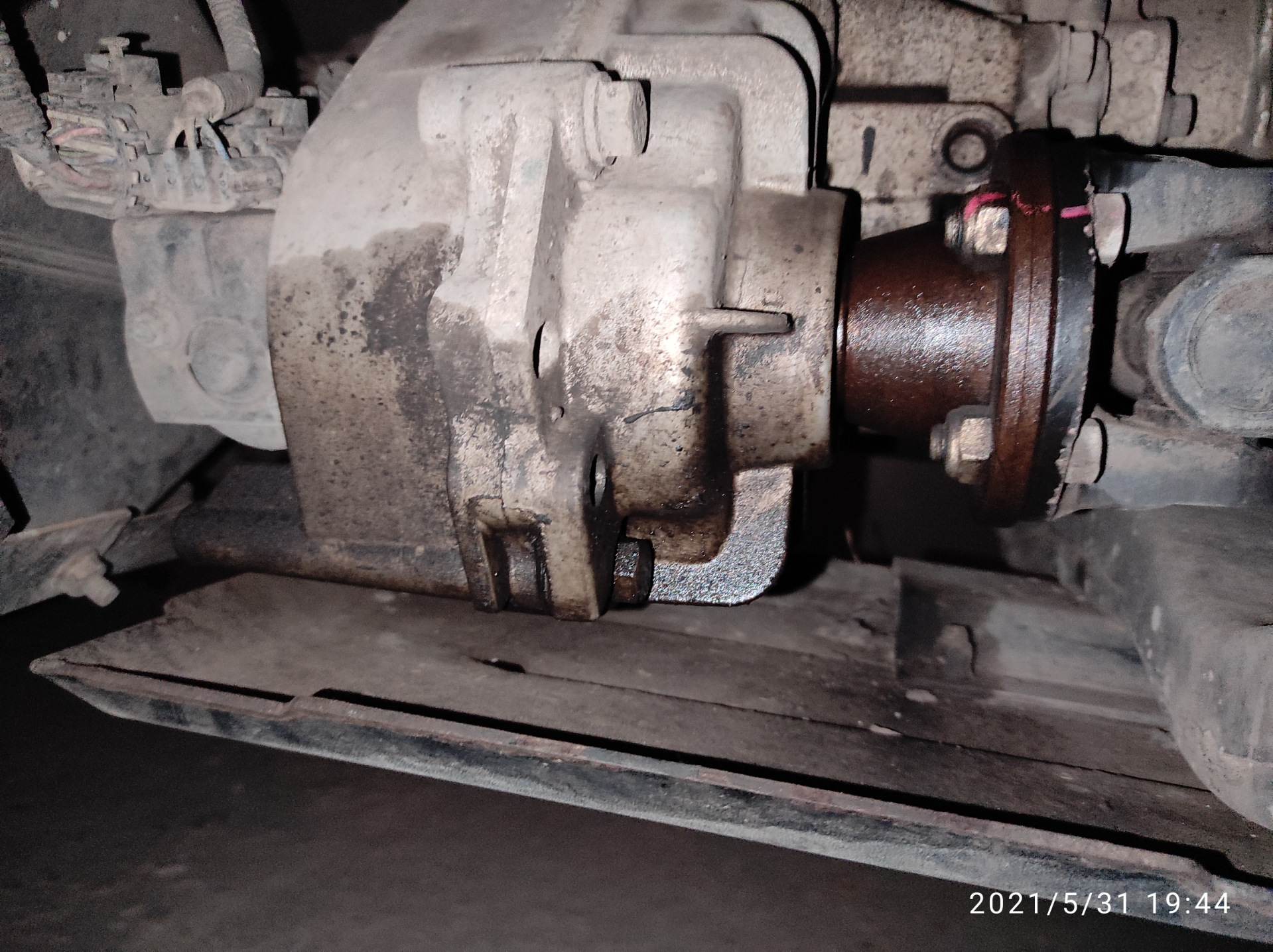 Потëк сальник раздатки на передний кардан — УАЗ Patriot, 2,7 л, 2019 ...