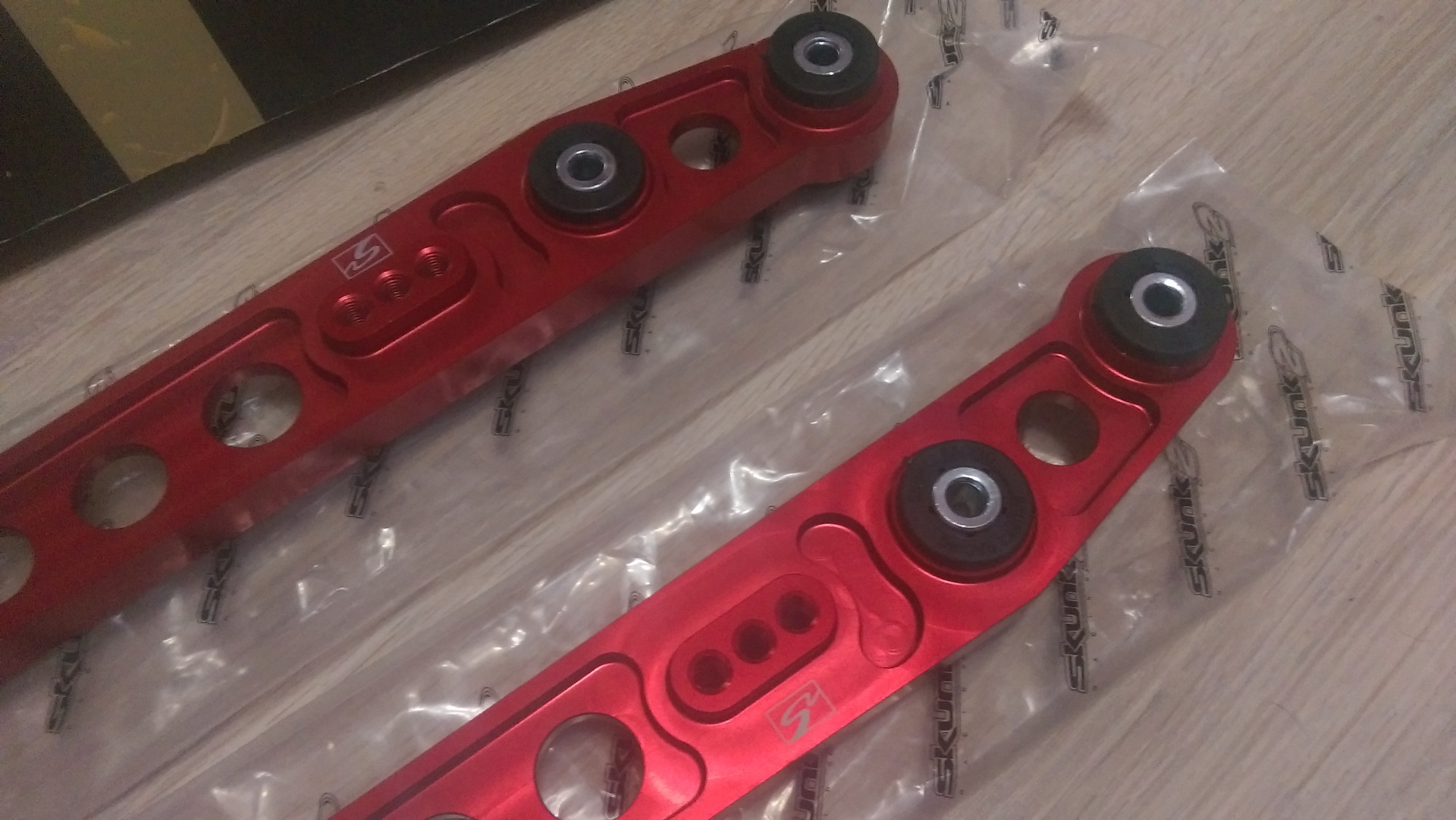 Задние рычаги Skunk2 Red Style. — Honda Civic Hatchback (6G), 1,4 л ...