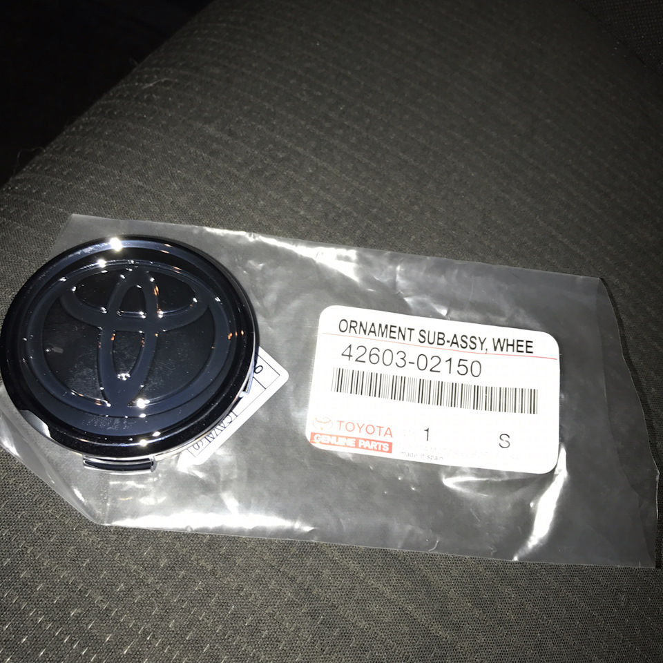 Заглушка (крышечка) для диска — Toyota Avensis II, 1,8 л, 2008 года ...