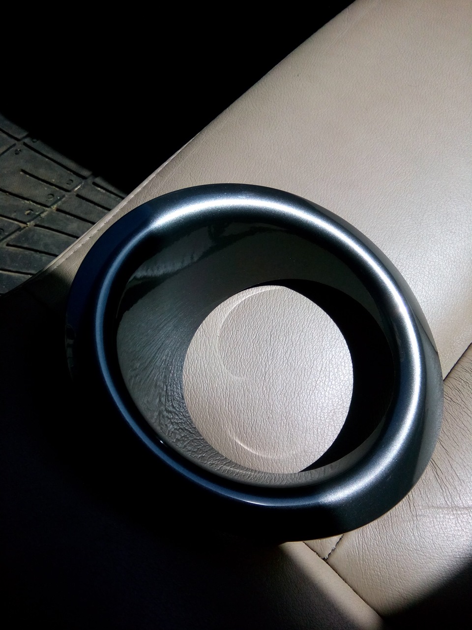 Заглушка на противотуманку. — Nissan Note (1G), 1,6 л, 2007 года ...