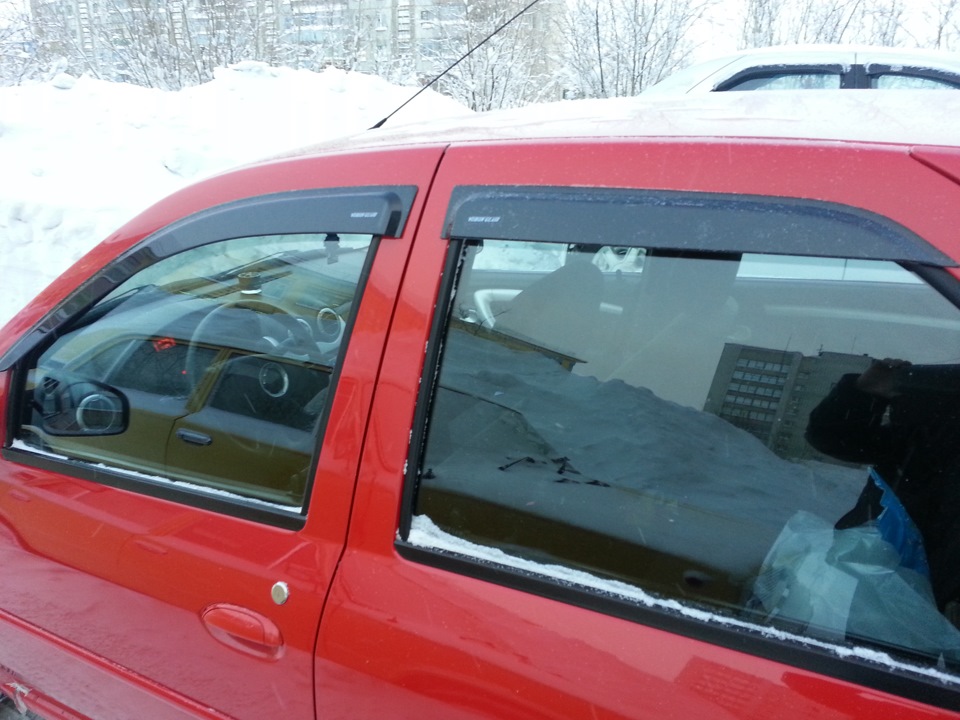 Дефлекторы на боковые окна — Dacia Logan (1G), 1,4 л, 2009 года ...