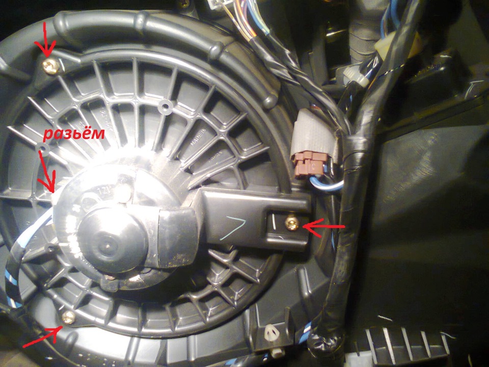 Вентилятор "печки" — Honda Stream (RN1-5), 1,7 л, 2000 года | своими ...
